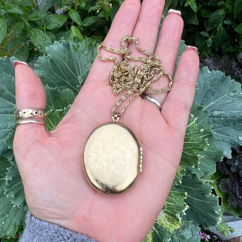 Vintage Avon Gold-Tone Flower Bouquet Locket Necklace - Gem